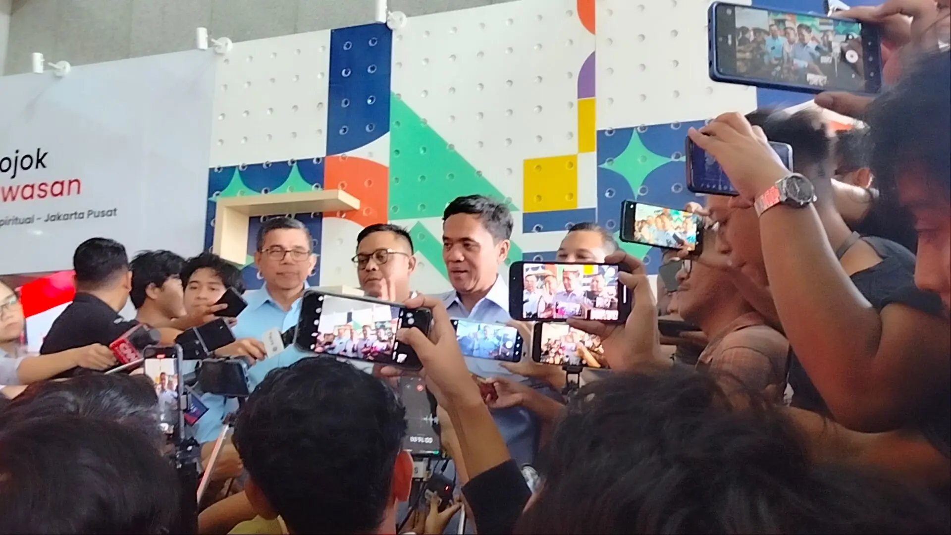 No word from Authorities on Prabowo-Gibran Banner Permit at Welcome To ...