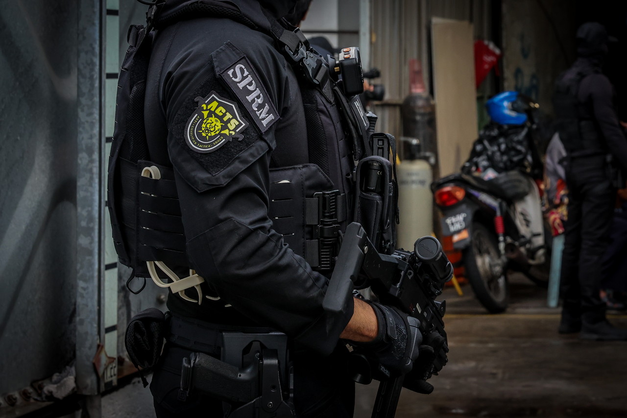 Police Corruption in Johor: Two More Cops Nabbed in RM635,000 Bribery ...