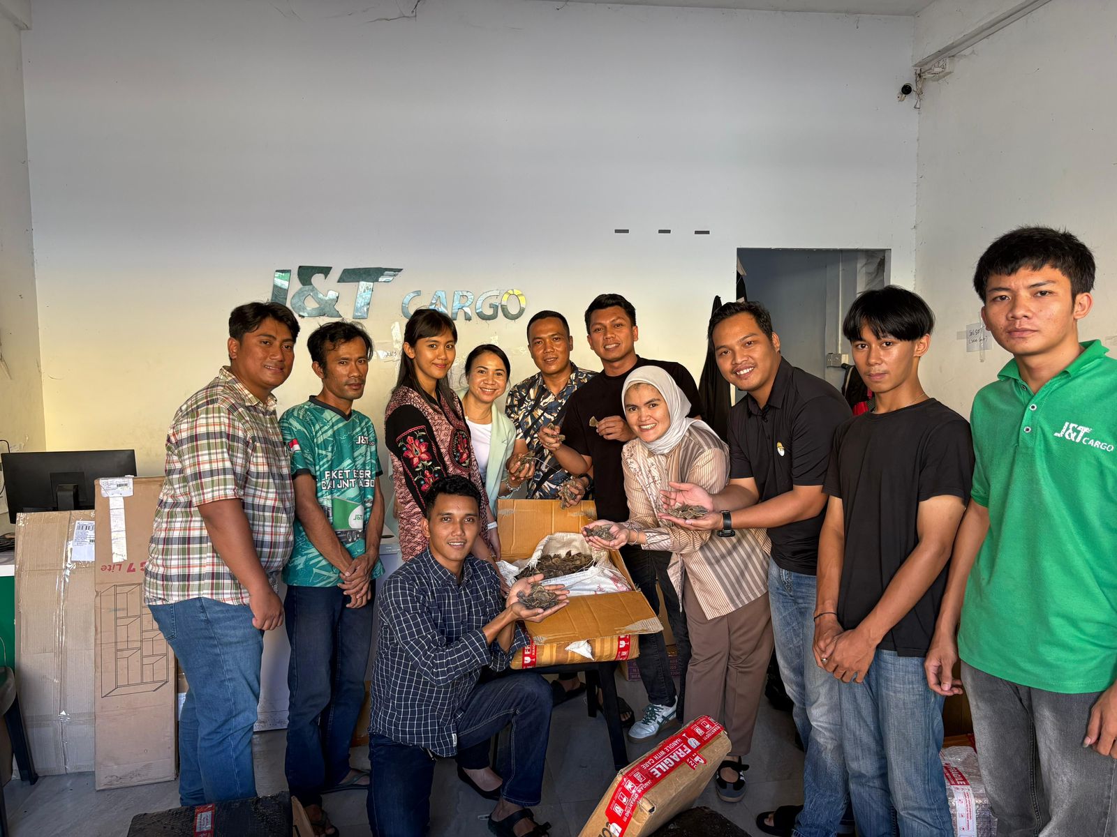 Batam Foils Pangolin Scale Smuggling: 21.8 Kg Worth Rp1.2 Billion ...