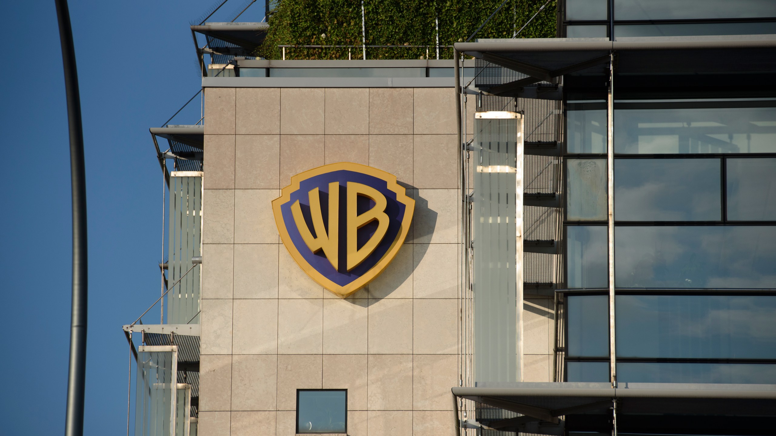 Warner Bros Discovery: Media Giant Weighs Sale Amid Rising Buyer ...